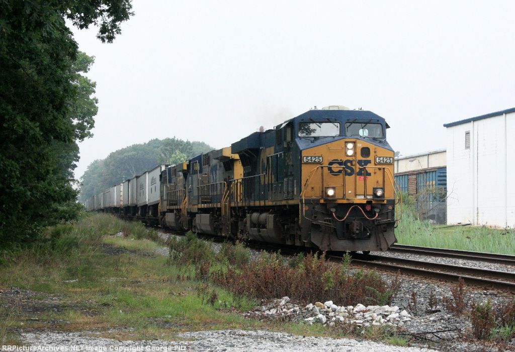 CSX train Q032